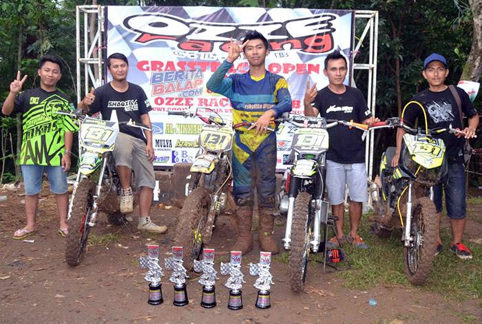 OZZE Racing Club Grasstrack Open 2018 Majalengka : Dani Azka Junior ...