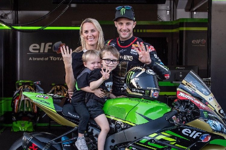 Indahnya... Jonathan Rea Yang Cinta Keluarga, Selalu Dibawa Di Paddocknya