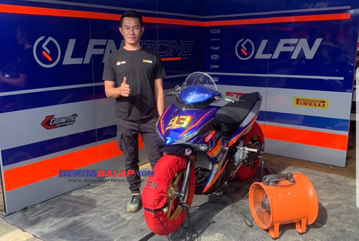 Fitriansyah Kete Nostalgia Dengan Yamaha Di Event Tabalong, Kalimantan ...