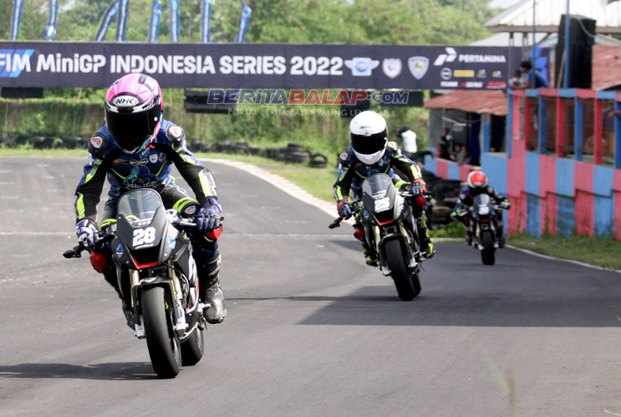 HF Rasya Ditempel Valera Octavianus, Ini Hasil Kualifikasi FIM MiniGP Indonesia Series 2022 ...