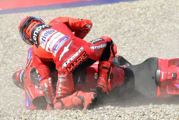 Marquez Crash - BeritaBalap.com